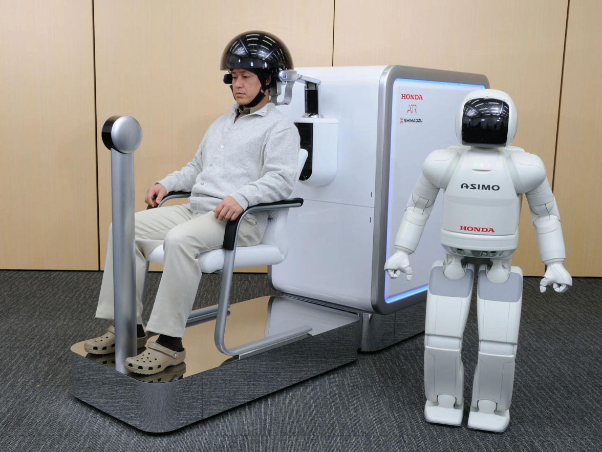 Honda Asimo controlat cu puterea gândului