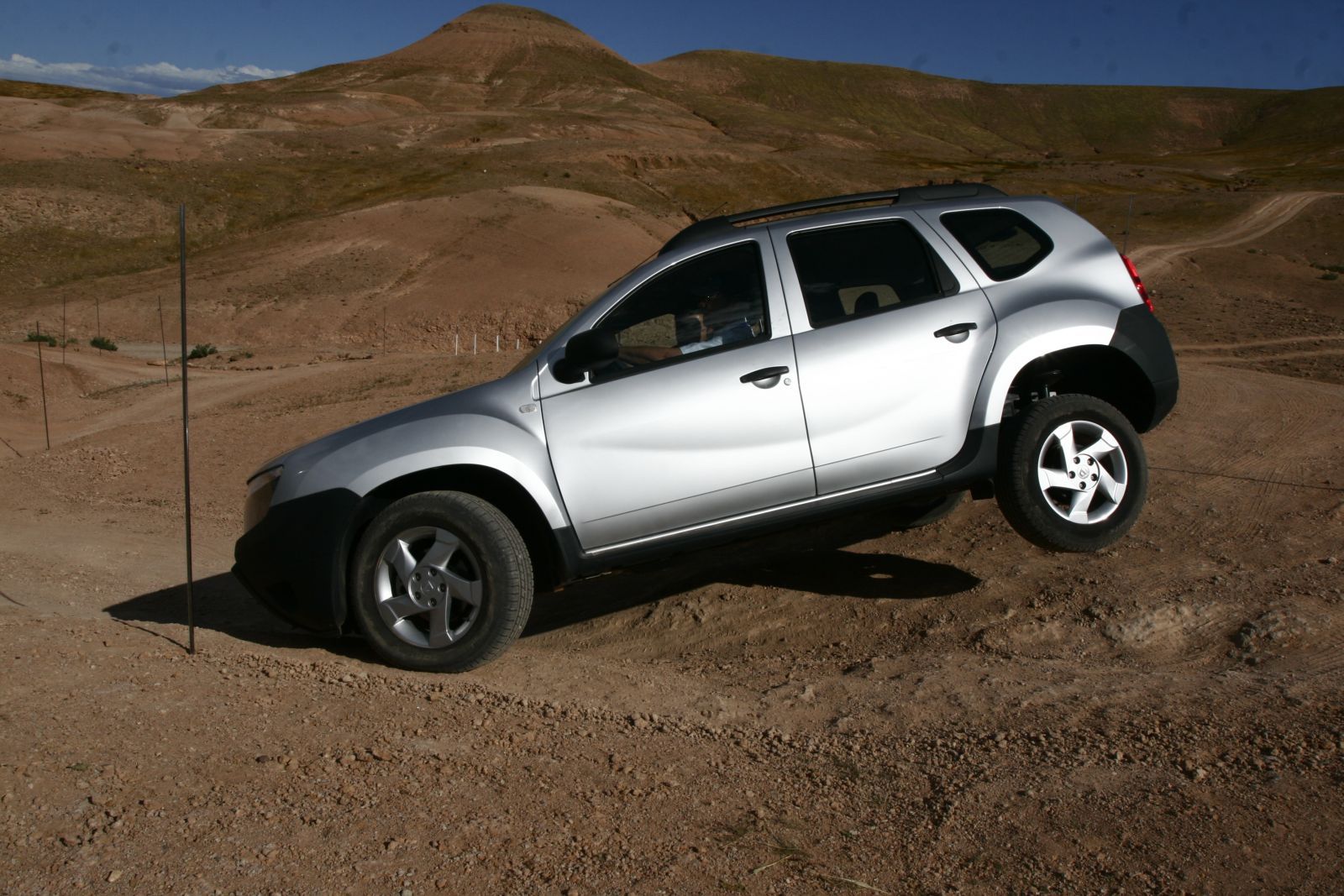 Dacia Duster testata in premiera - află cum merge Duster!
