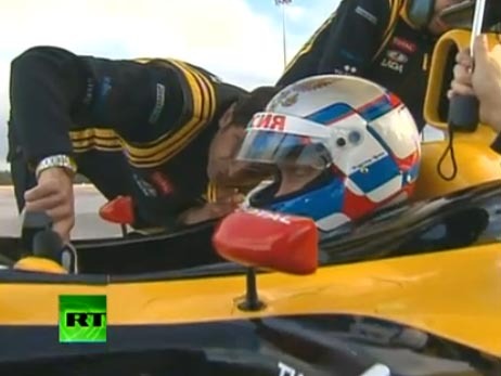 INCREDIBIL: Vladimir Putin a condus un monopost Renault F1!