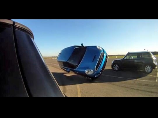 Cascadorii cu Russ Swift şi Mini Cooper S