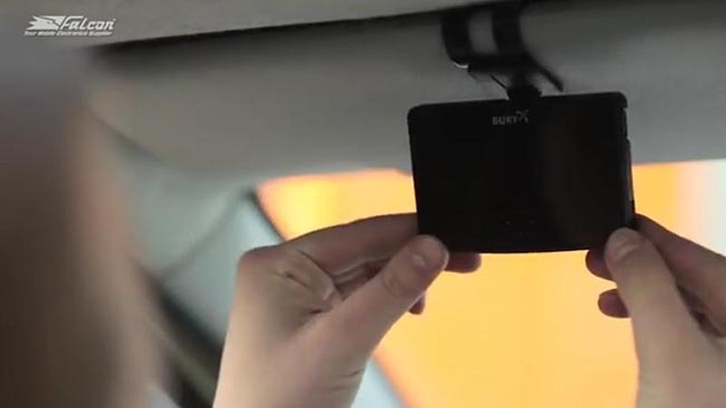 VIDEO: Bury Easy Touch - car kit handsfree care poate fi prins de ...
