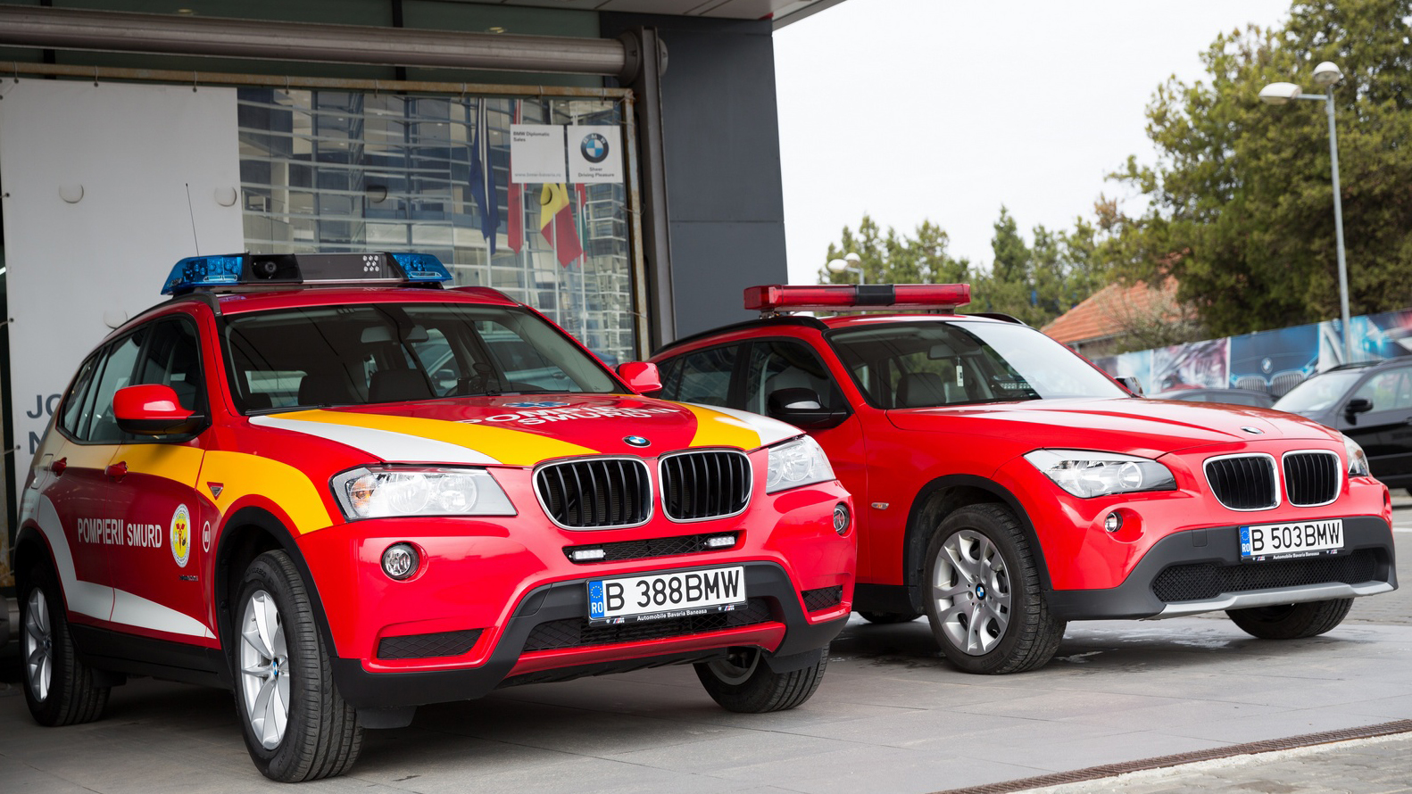 Serviciul SMURD a primit două autospeciale BMW X3