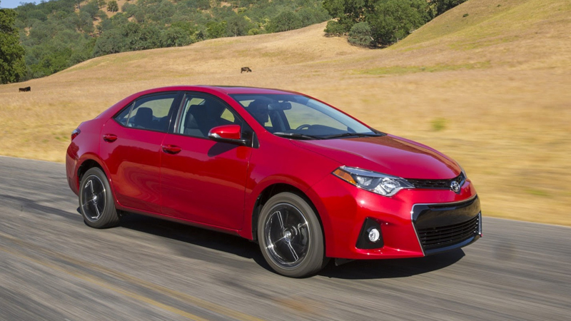 Noua Toyota Corolla: primele imagini şi informaţii oficiale