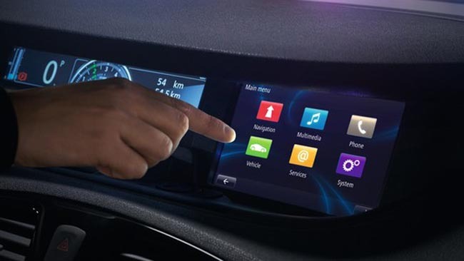 Tableta multimedia R-Link, valabilă şi pentru Renault Fluence facelift ...