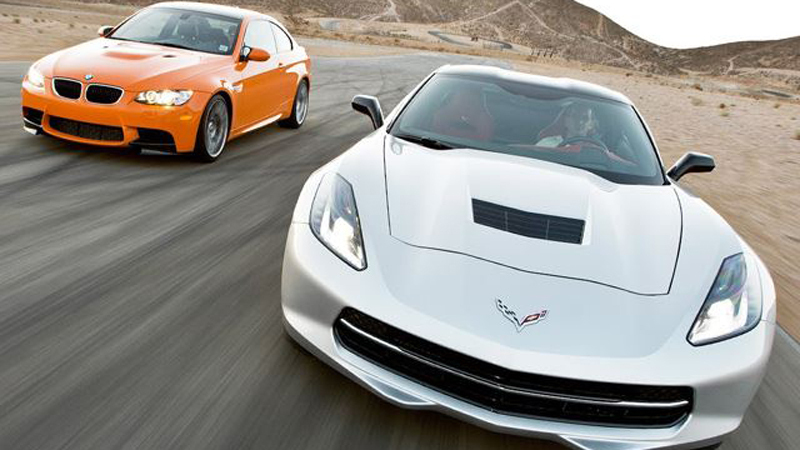 Confruntare germano-americană: BMW M3 dă piept cu Corvette Stingray