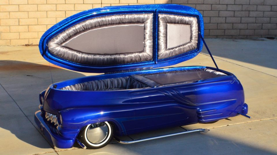 "Tuning" bizar: maşini-sicriu, de la Cruisin Caskets