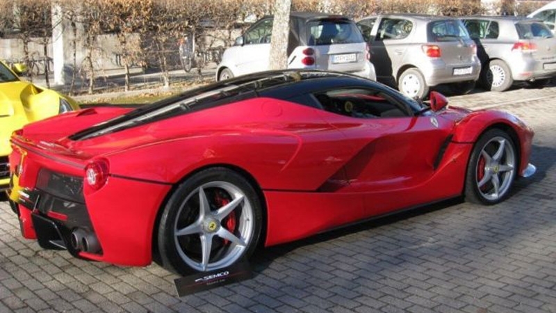 Acesta este primul Ferrari LaFerrari second-hand din lume - GALERIE FOTO