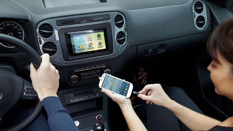 Primul sistem hands-free auto cu Android de la Parrot