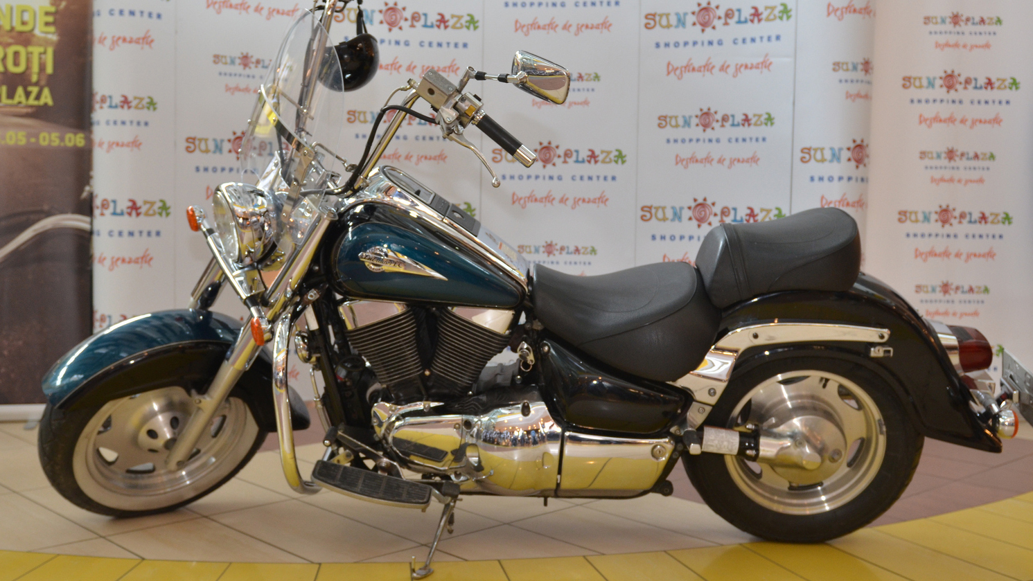 Expoziţia de motociclete "Legende pe două roţi" şi-a deschis porţile