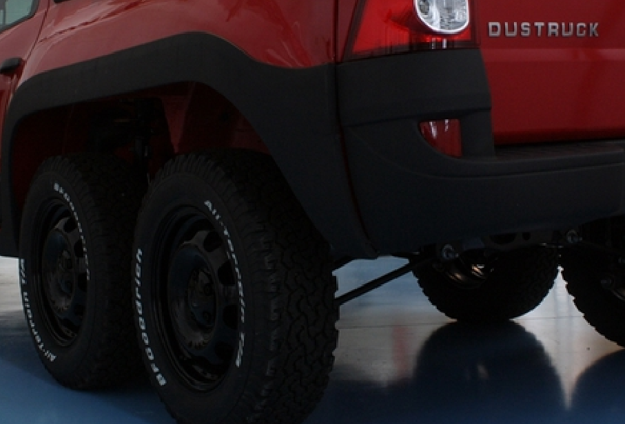 Duster pick-up cu 6 roţi şi Dacia limuzină, printre secretele Renault ...