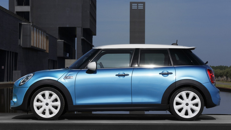 Noul MINI primeşte 5 uşi: imagini şi informaţii oficiale. UPDATE