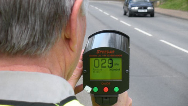 Satul voluntarilor cu radare. „Nu mai prindeţi vitezomanii, poliţia nu ...