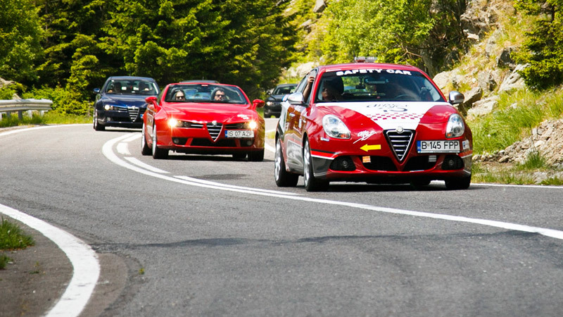 Pasionaţii de Alfa Romeo din România s-au întâlnit pe Transfăgărăşan la ...