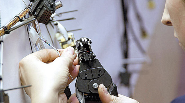 Leoni angajază oameni pentru fabrica de cablaje auto