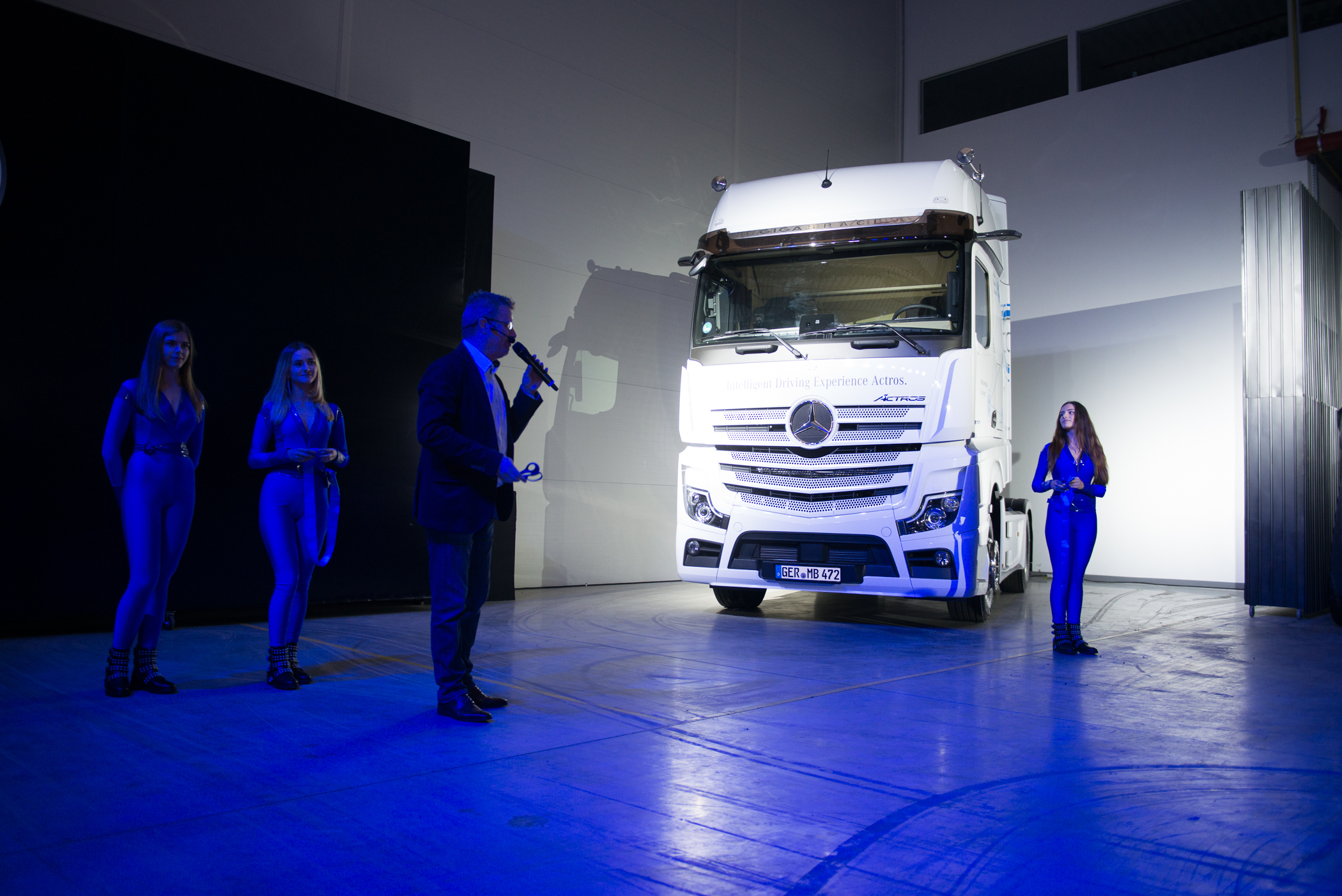 Cel mai modern camion din lume, Mercedes-Benz Actros, a fost lansat şi ...