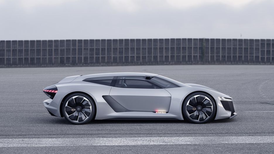 Audi RSQ e-tron este un conceptcar futurist creat pentru marile ecrane ...
