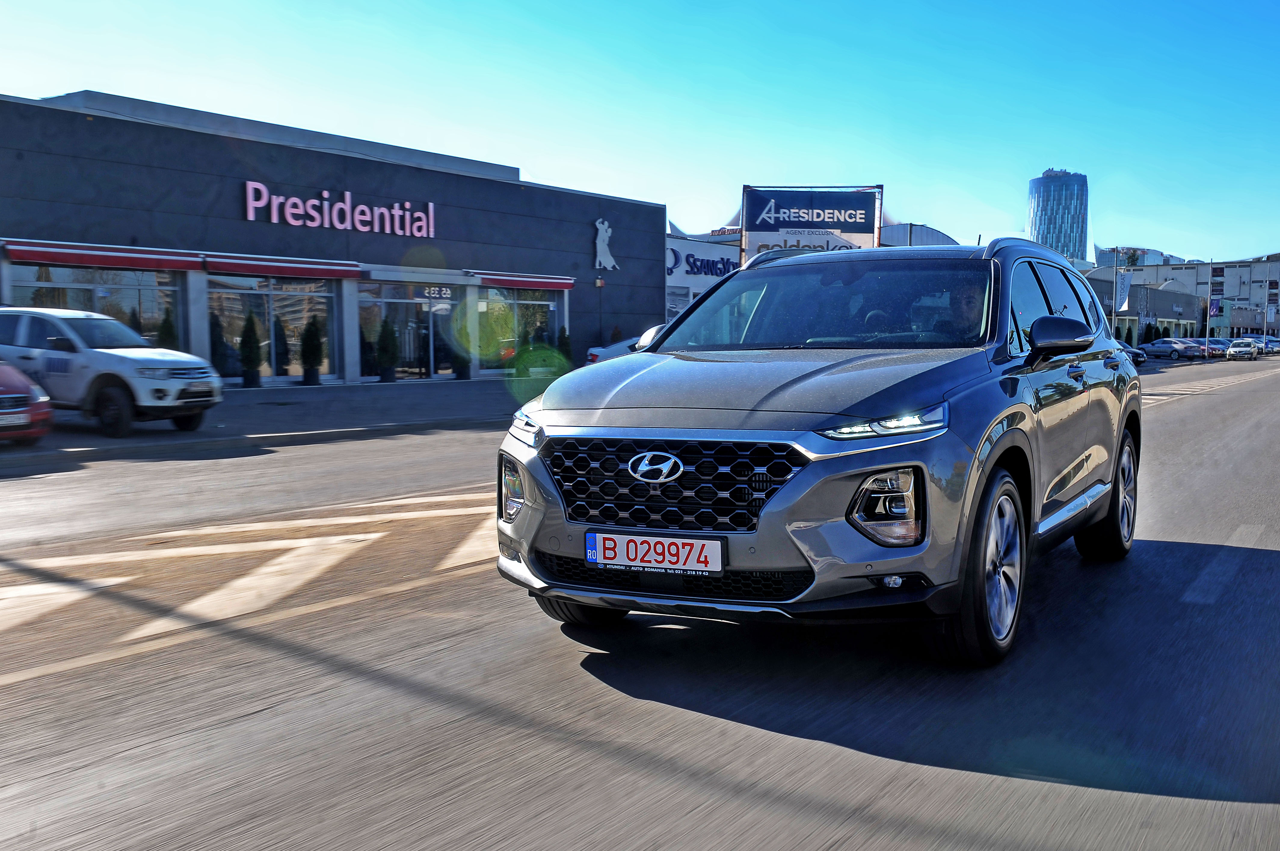Test drive Hyundai Santa Fe 2.2 CRDi. Cel mai mare SUV Hyundai aduce ...
