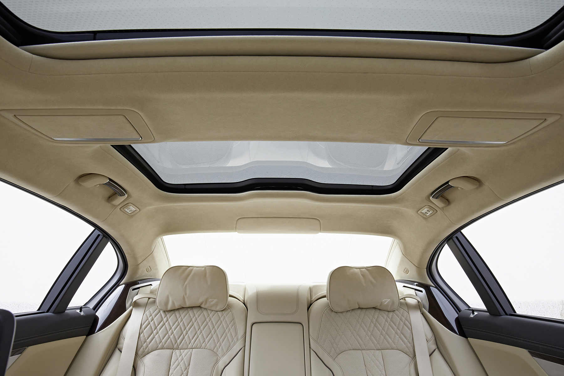 Un producător de interioare auto de talie internaţională deschide o ...