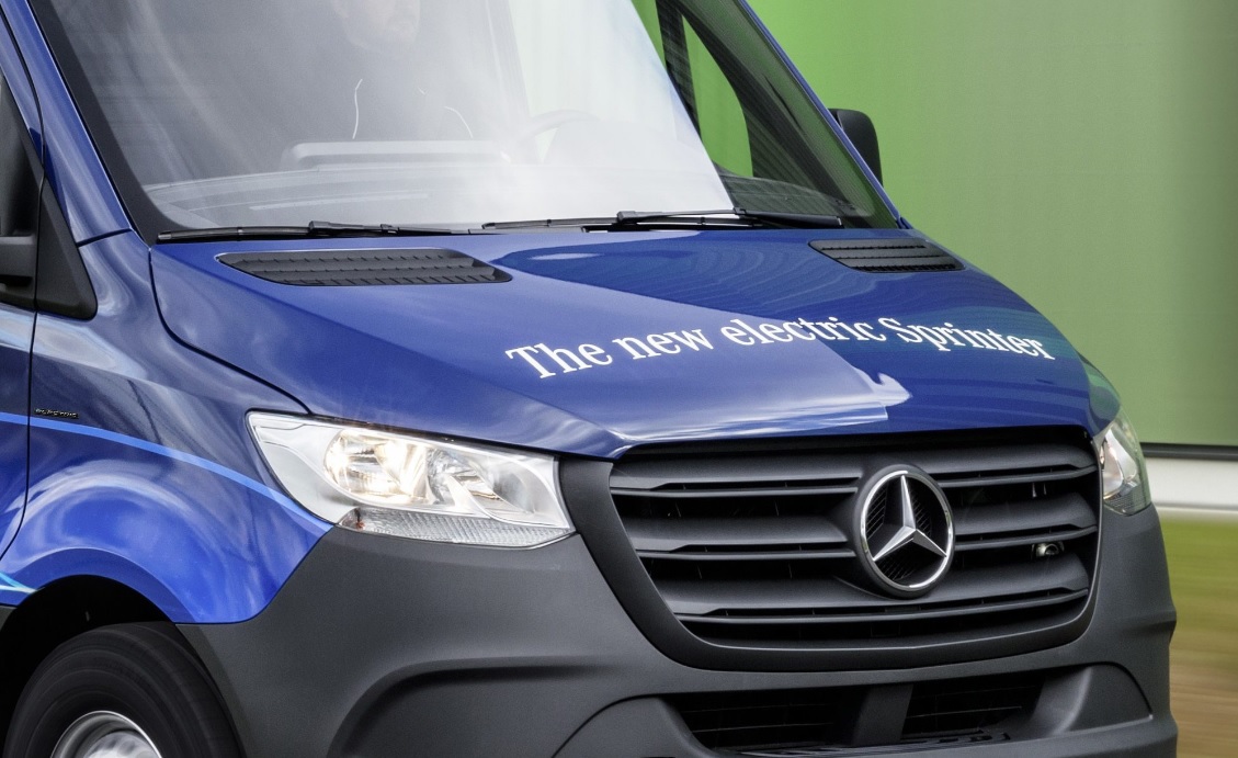 Tesla ar putea colabora cu Mercedes-Benz pentru un model Sprinter electric