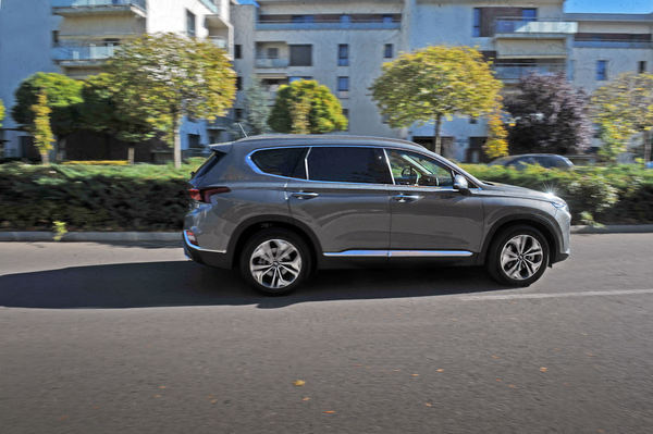 Hyundai introduce pe Santa Fe accesul cu ajutorul senzorului de amprentă