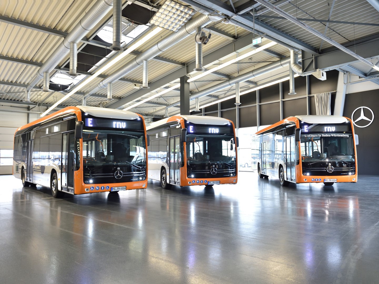 Autobuze Mercedes-Benz complet electrice vor circula în două oraşe din ...