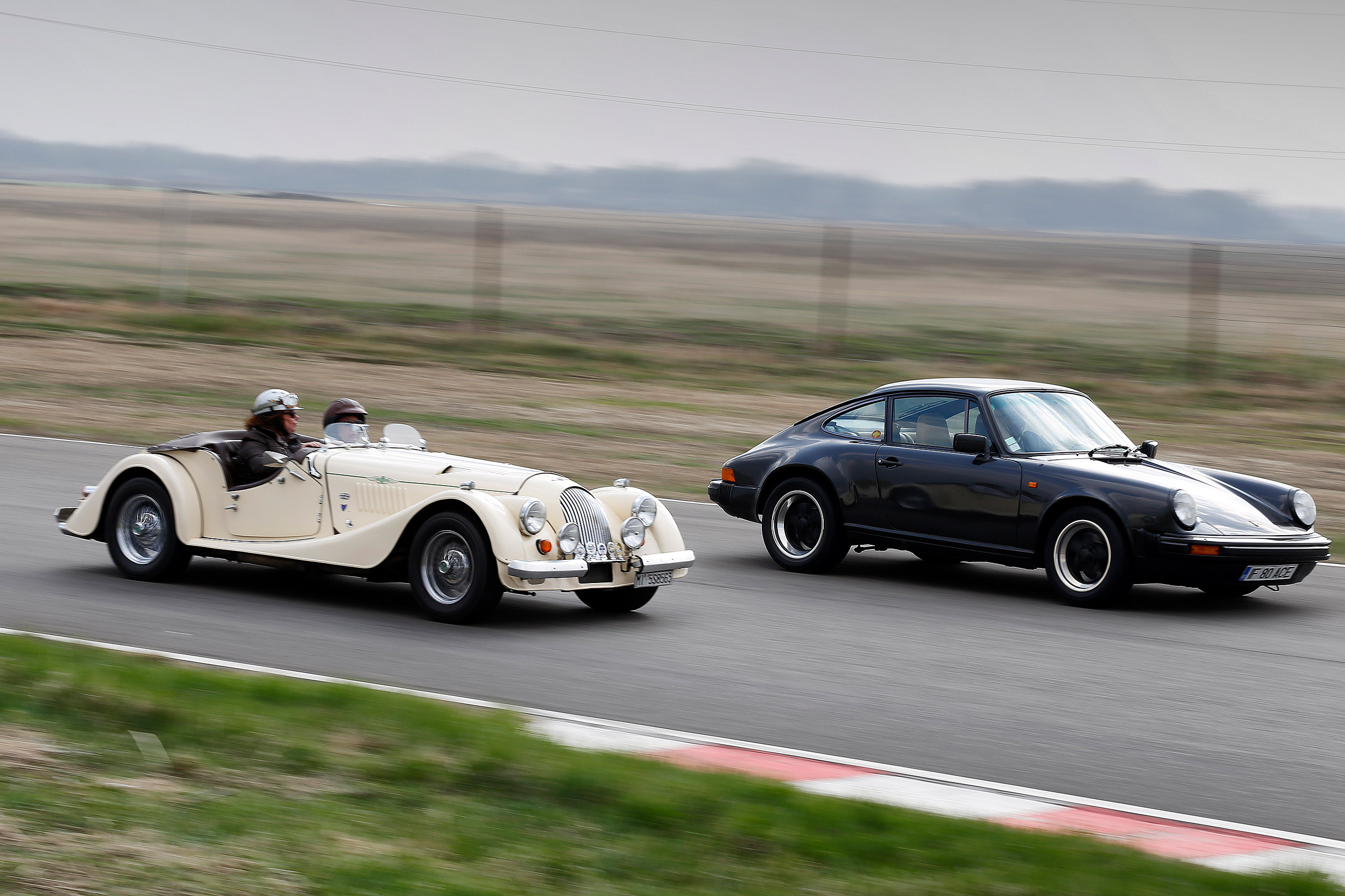 Romanian Retro Racing. Start spectaculos de sezon pentru automobilele ...