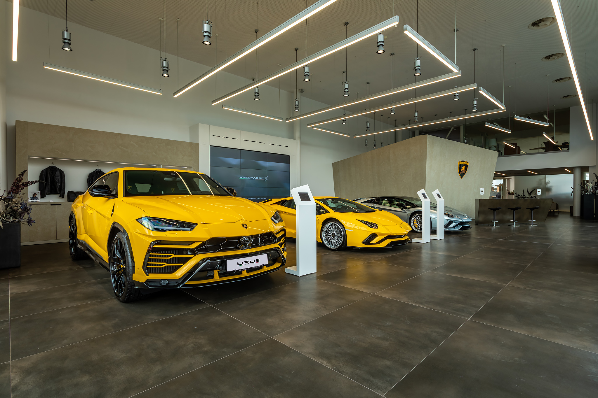 Showroom-ul Lamborghini Bucureşti a fost redeschis. Cât costă modelele ...
