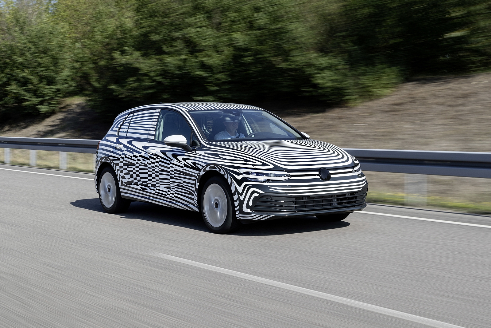 Imagini şi detalii despre noul Volkswagen Golf 8