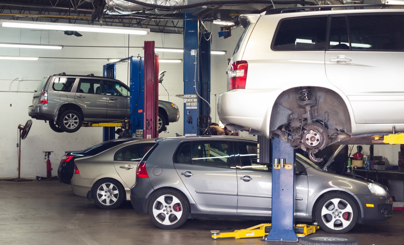 Numărul record de service-uri auto care funcţionează ilegal în România