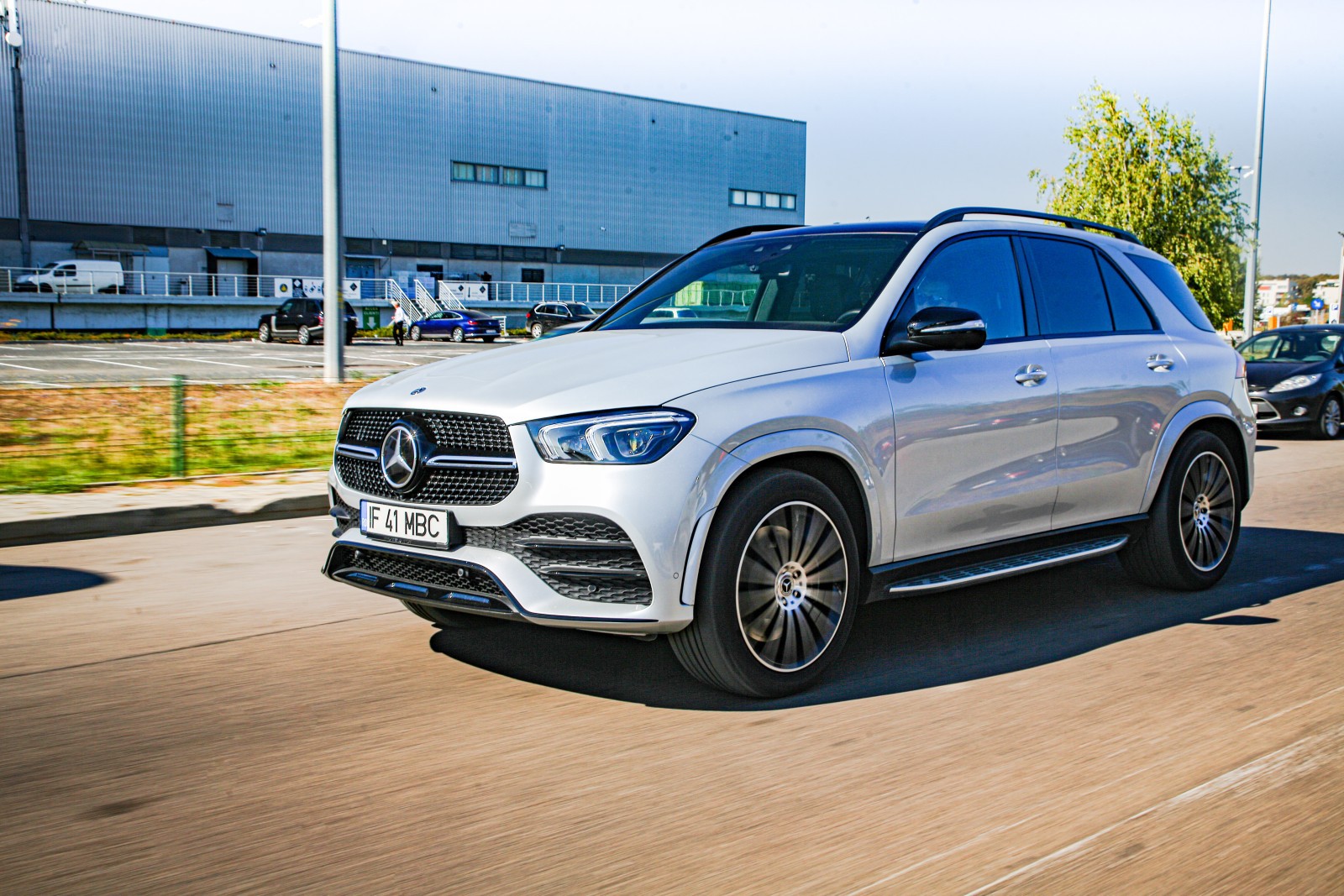 Test drive Mercedes-Benz GLE 450 4Matic: MBUX la puterea SUV