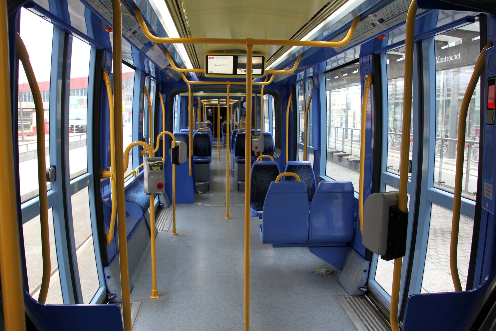 Călătorii care nu se spală vor fi dați jos din autobuze