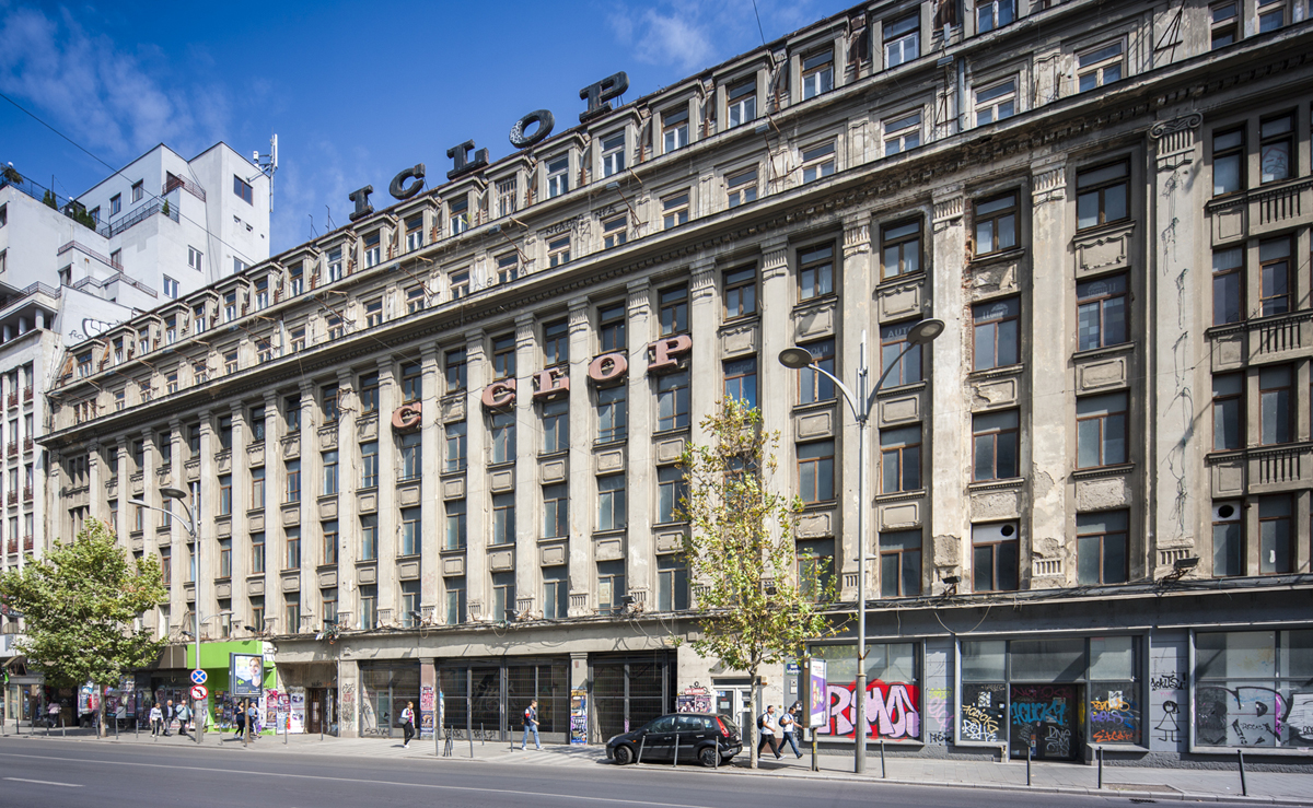 Garajul Ciclop, un simbol al Bucureștiului interbelic, este de vânzare