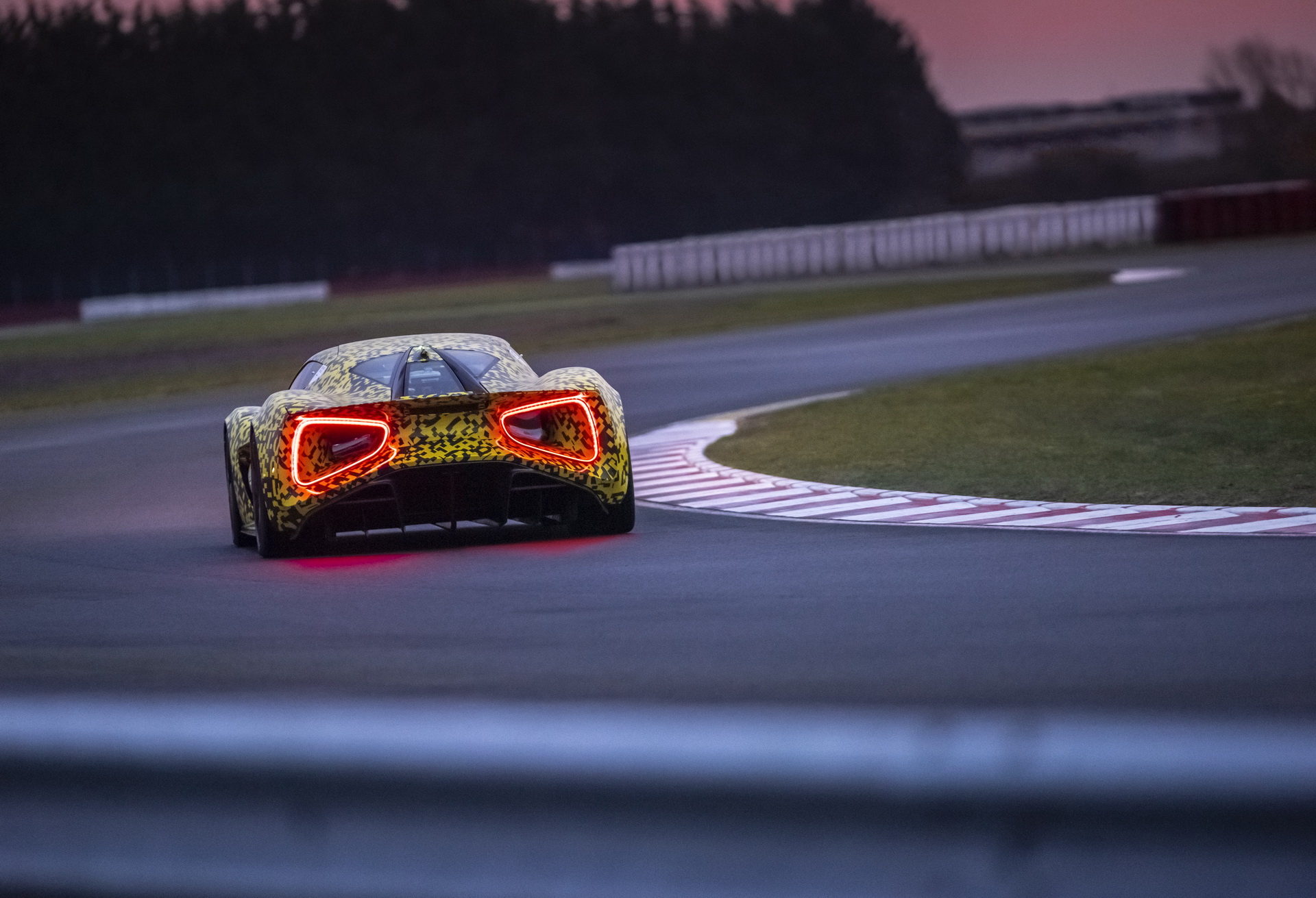 Lotus scoate la test Evija, hypercarul electric de 2.000 de CP - VIDEO