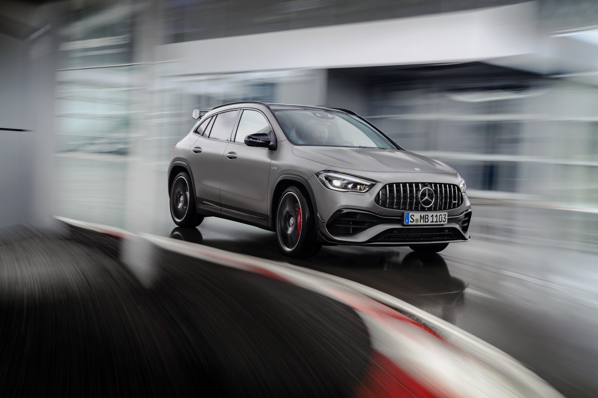Noul Mercedes-AMG GLA 45 - Acesta este cel mai puternic GLA din lume!