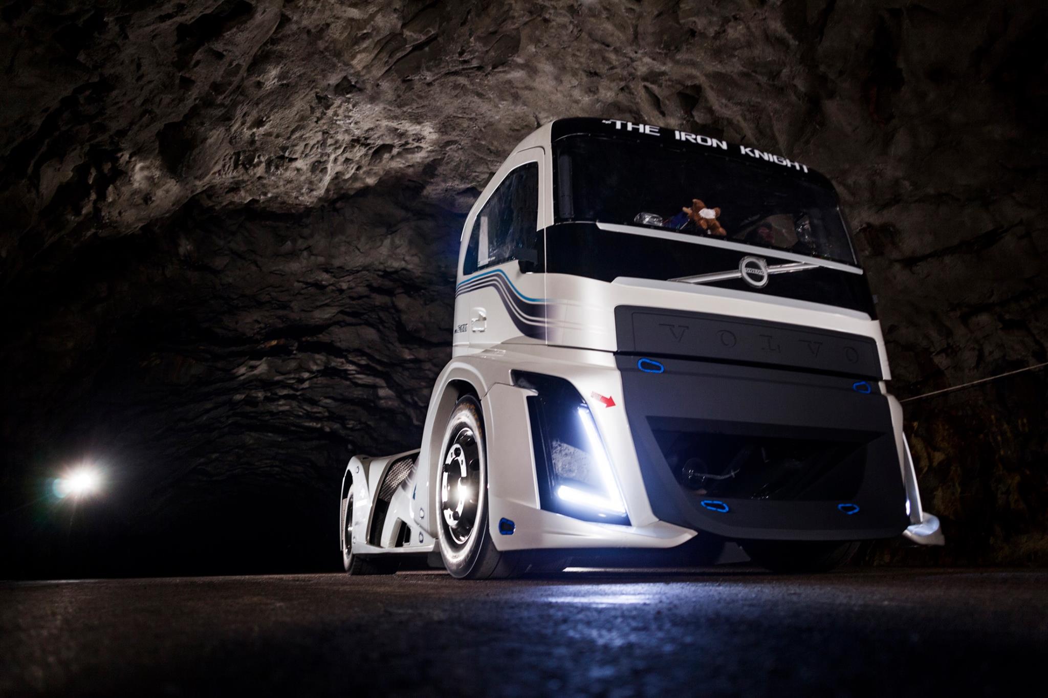 Acesta este cel mai rapid camion din lume. GALERIE FOTO