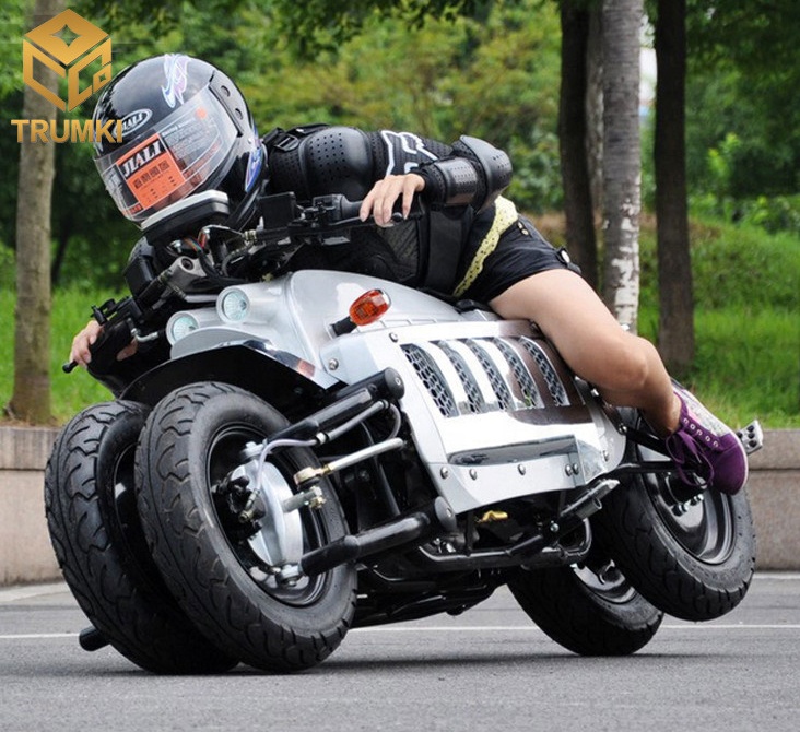 Cu cât se vinde o replică a monstrului american Dodge Tomahawk ...