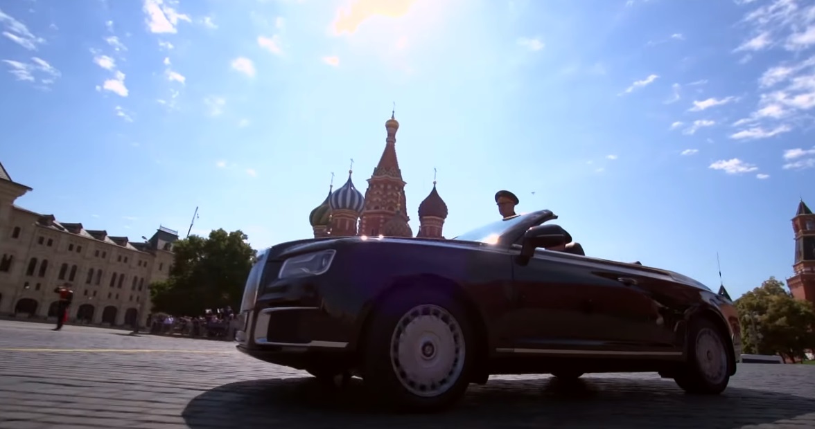 Mașinile lui Vladimir Putin, Aurus Senat Cabrio, au defilat la parada ...