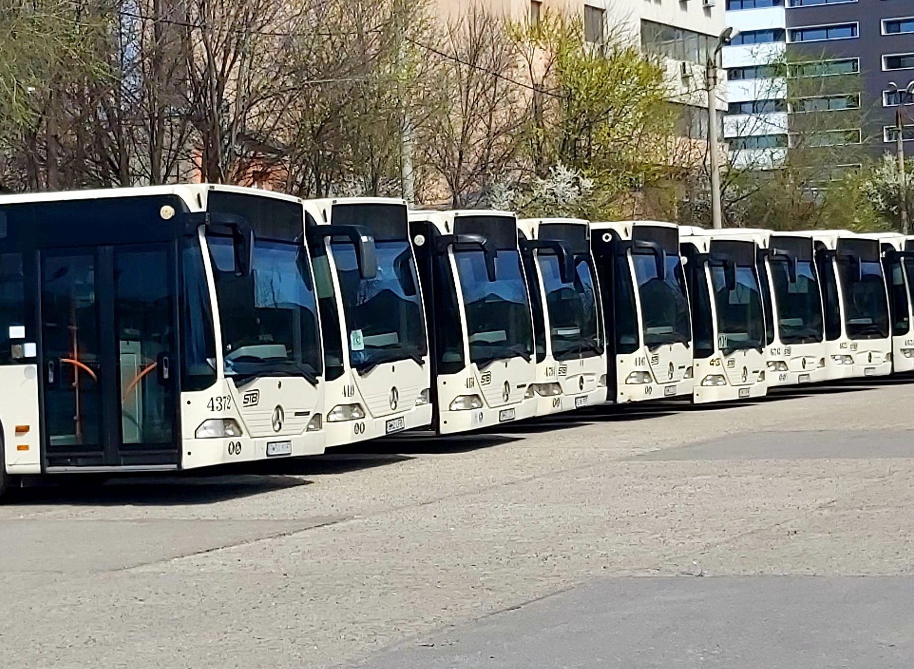 Planul Primăriei Capitalei cu autobuzele vechi, care ruginesc pe butuci