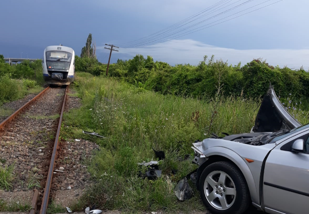 Accident feroviar la Lugoj. O mașină a fost lovită de tren - FOTO