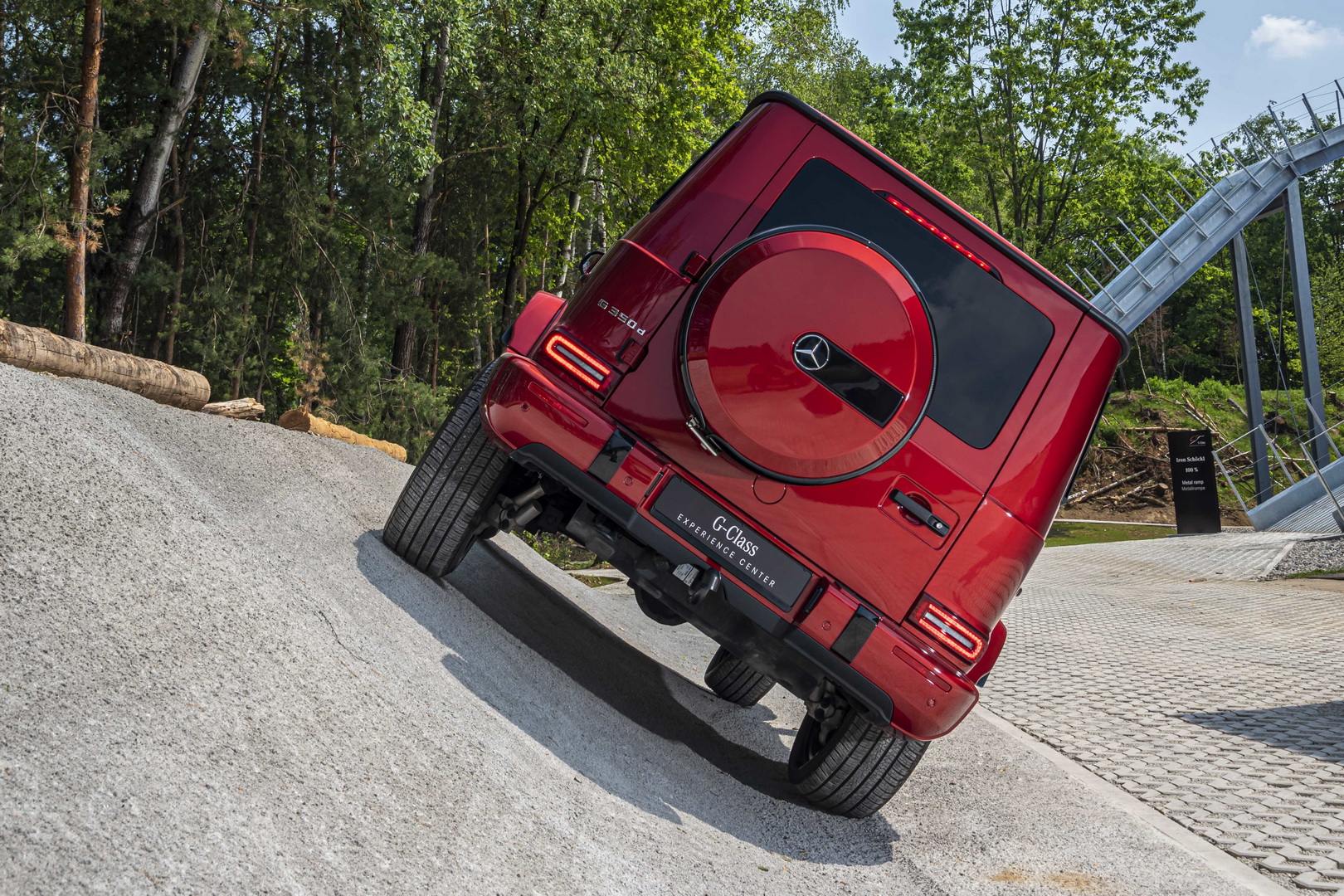 5 mașini cu roata de rezervă la vedere