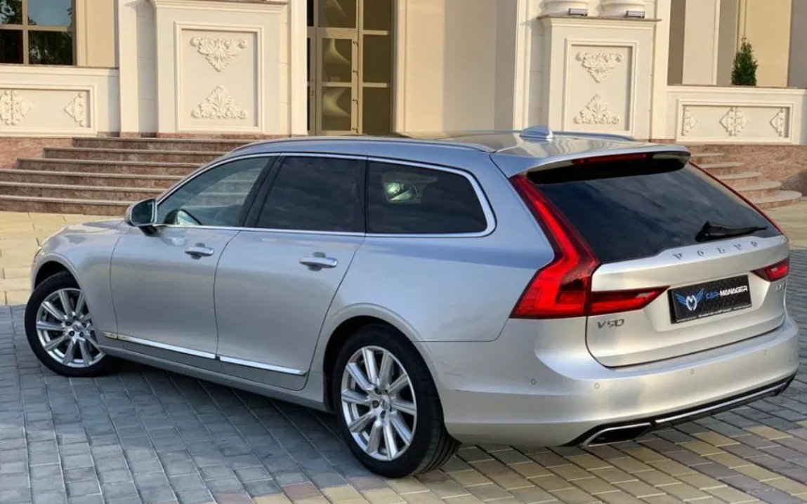 Volvo V90 este unul dintre cele mai rare și mai frumoase break-uri din ...