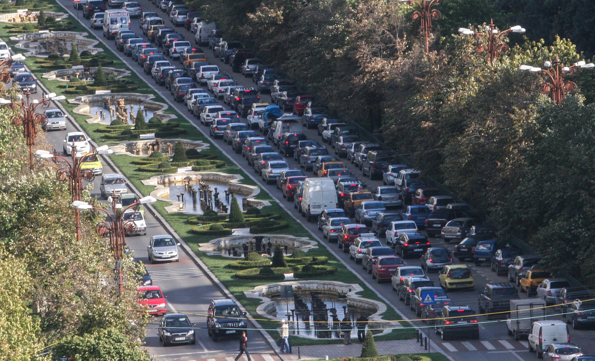 Sondaj INSCOP: Traficul rutier este cea mai mare problemă a Bucureștiului