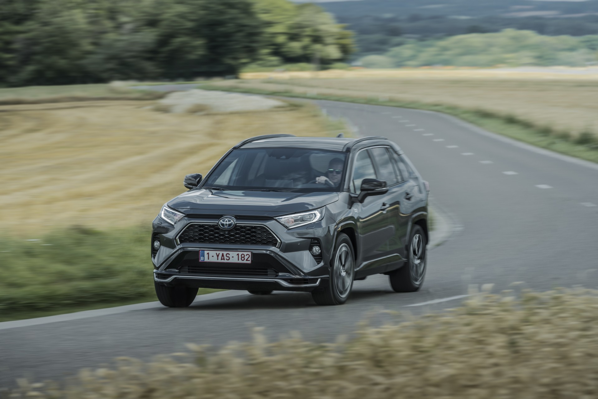 Toyota RAV4 Plug-in este noul vârf de gamă pentru SUV-ul japonez