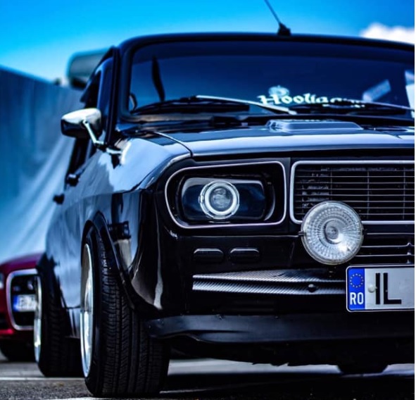 Dacia 1300 din 1980, care trebuia să ajungă la fiare vechi, a primit o ...