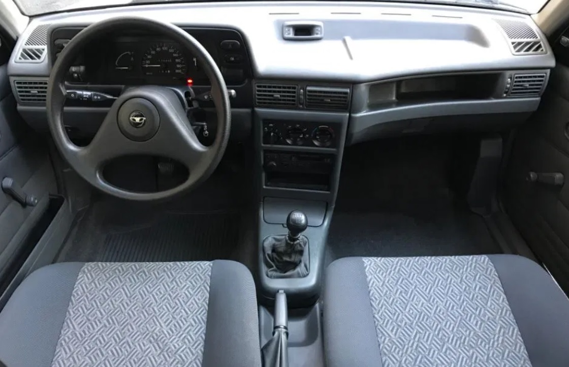 Este cel mai scump Daewoo Cielo de pe Autovit.ro. Mașina arată de parcă ...