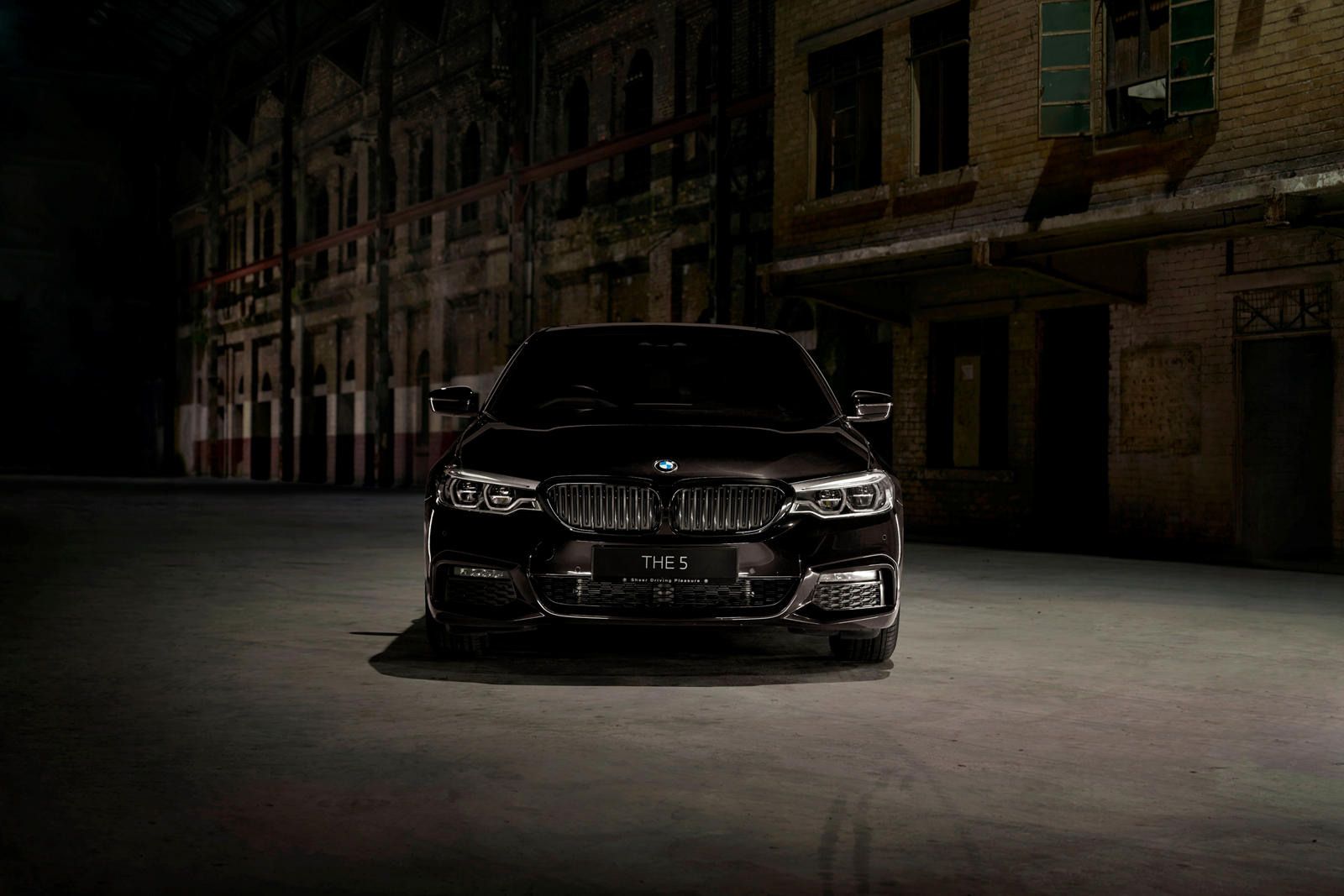 BMW Seria 5 Dark Shadow Edition arată de parcă tocmai a venit din iad