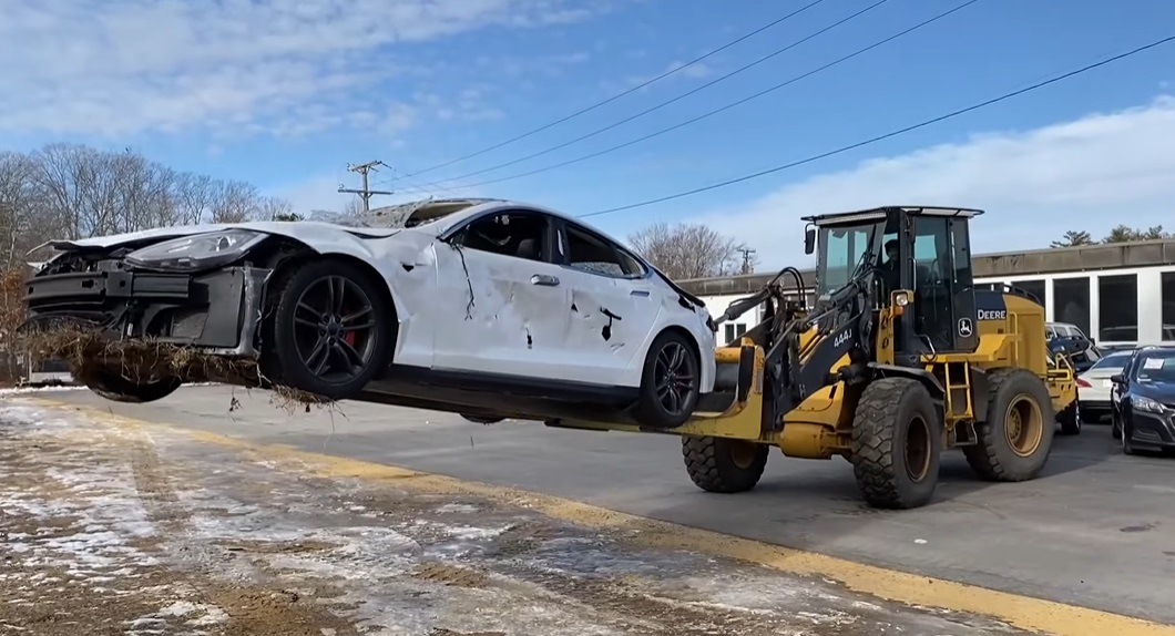 O Tesla Model S primește motor V8. Cine o construiește?