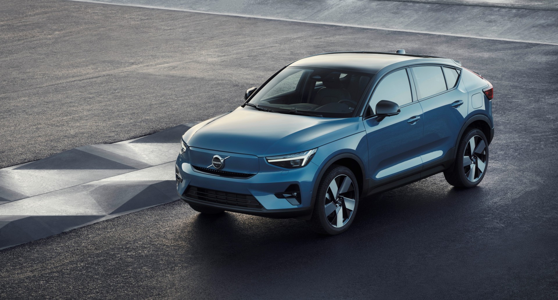 Volvo C40 este noul SUV-coupé electric lansat de suedezi