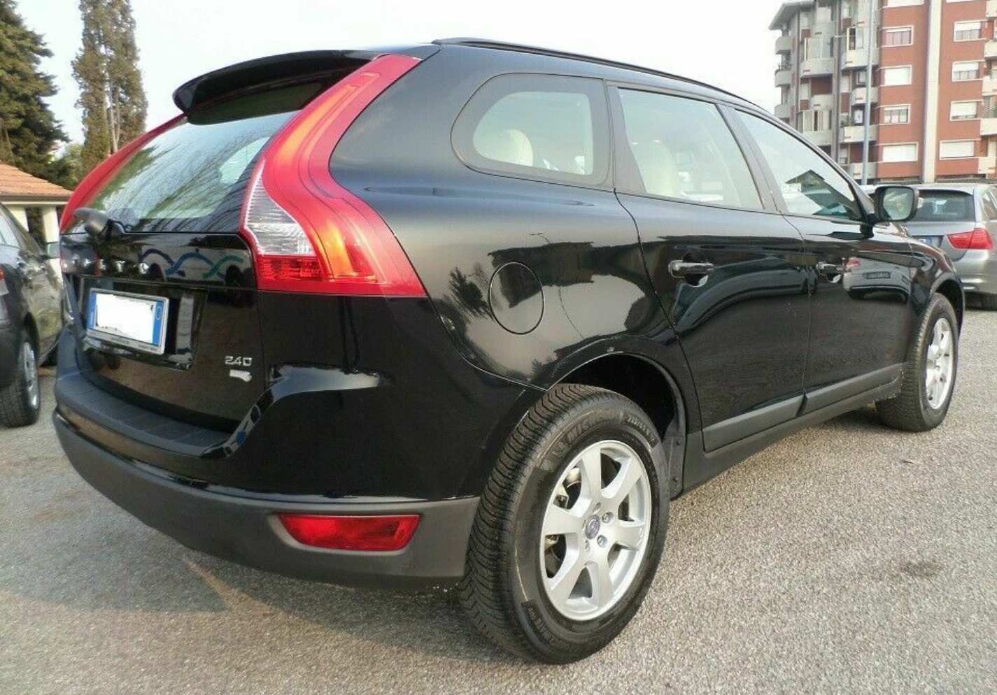 Cel mai ieftin SUV Volvo XC60 de pe mobile.de. Este cel mai bine vândut ...