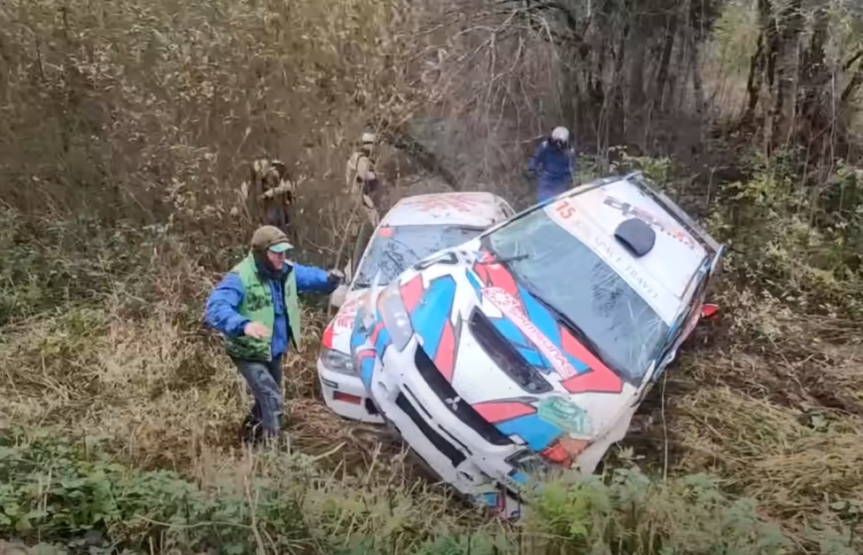 Cel mai periculos viraj. Șase mașini de raliu distruse acolo în 3 minute